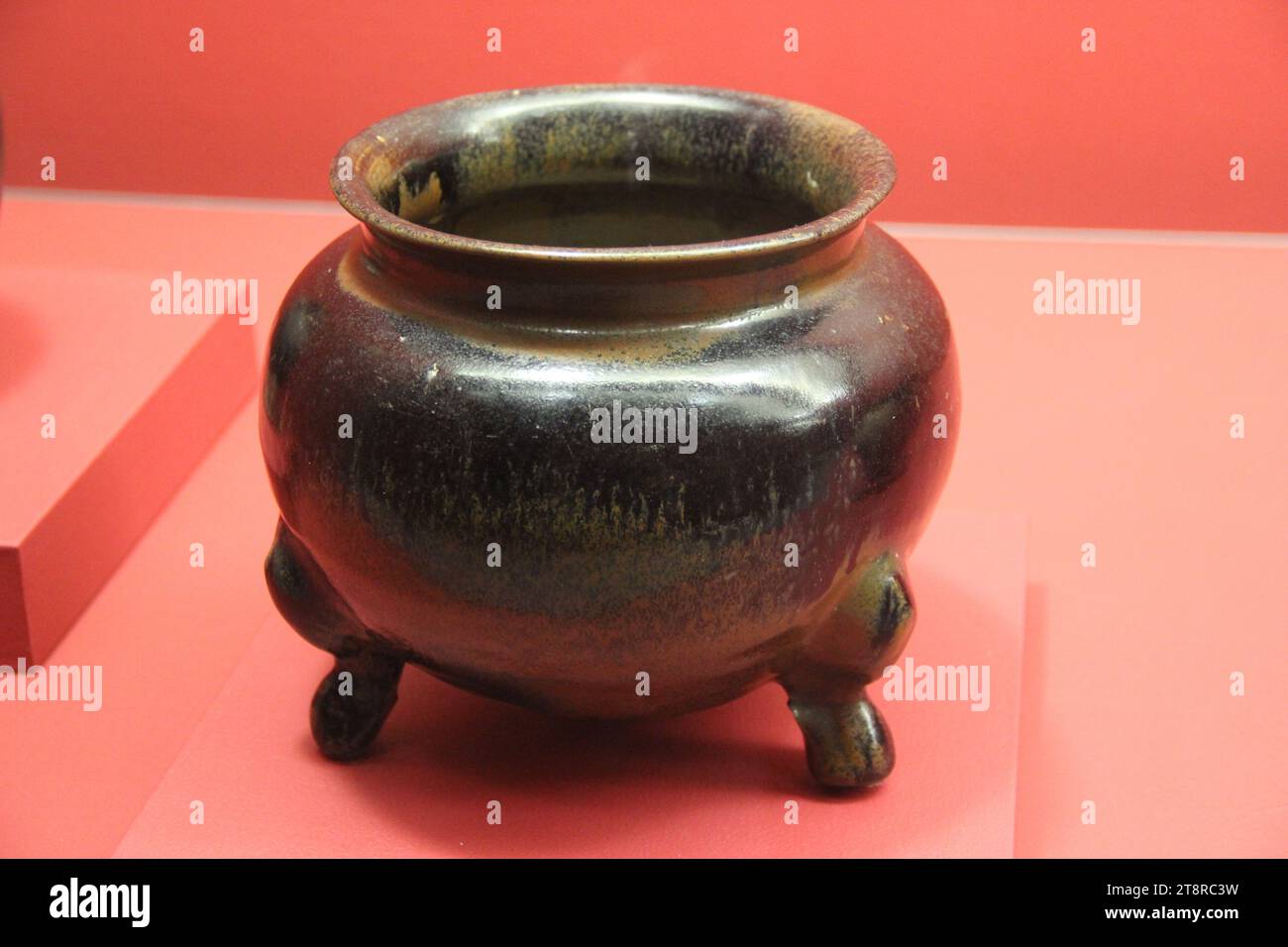 Tang porcelain tripod pot hi-res stock photography and images - Alamy