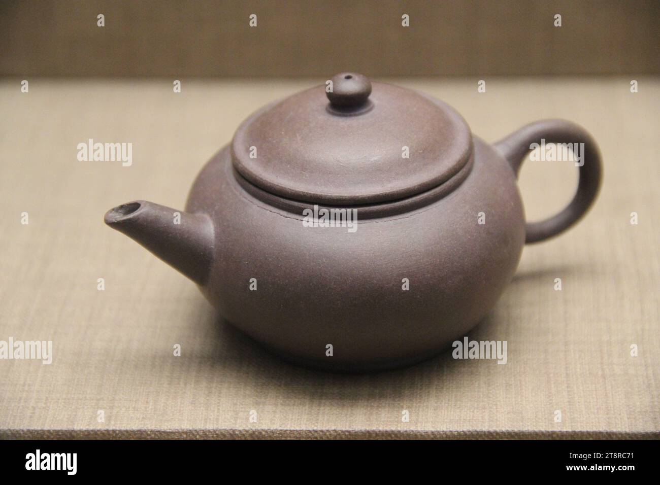 Porcelain Teapot, Pottery and Porcelain Gallery, Palace Museum, Taipei ...