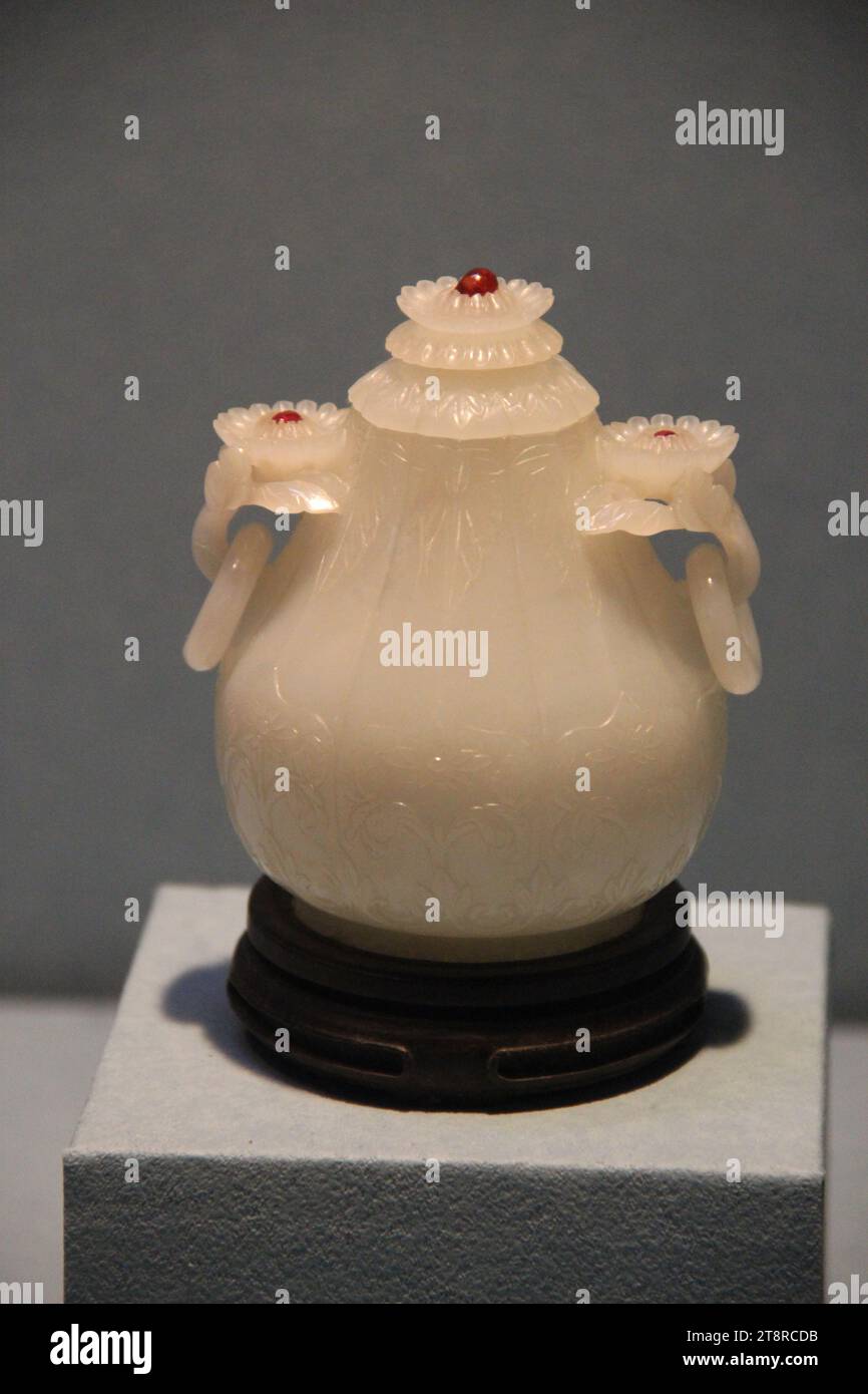 Qing Quartz or Crystal, Jade gallery, Palace Museum, Taipei, Taiwan ...