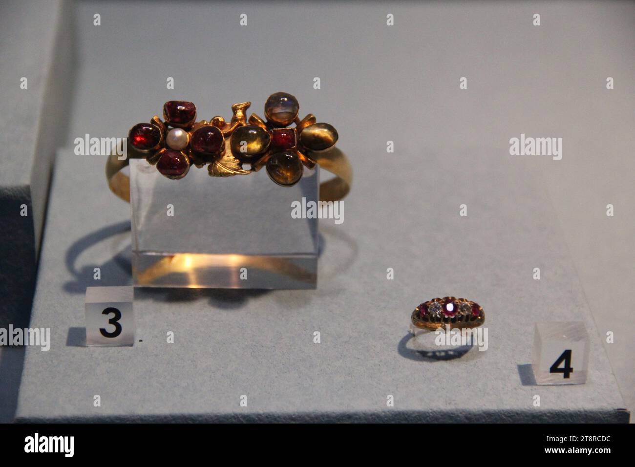 Qing Quartz or Crystal, Jade gallery, Palace Museum, Taipei, Taiwan ...