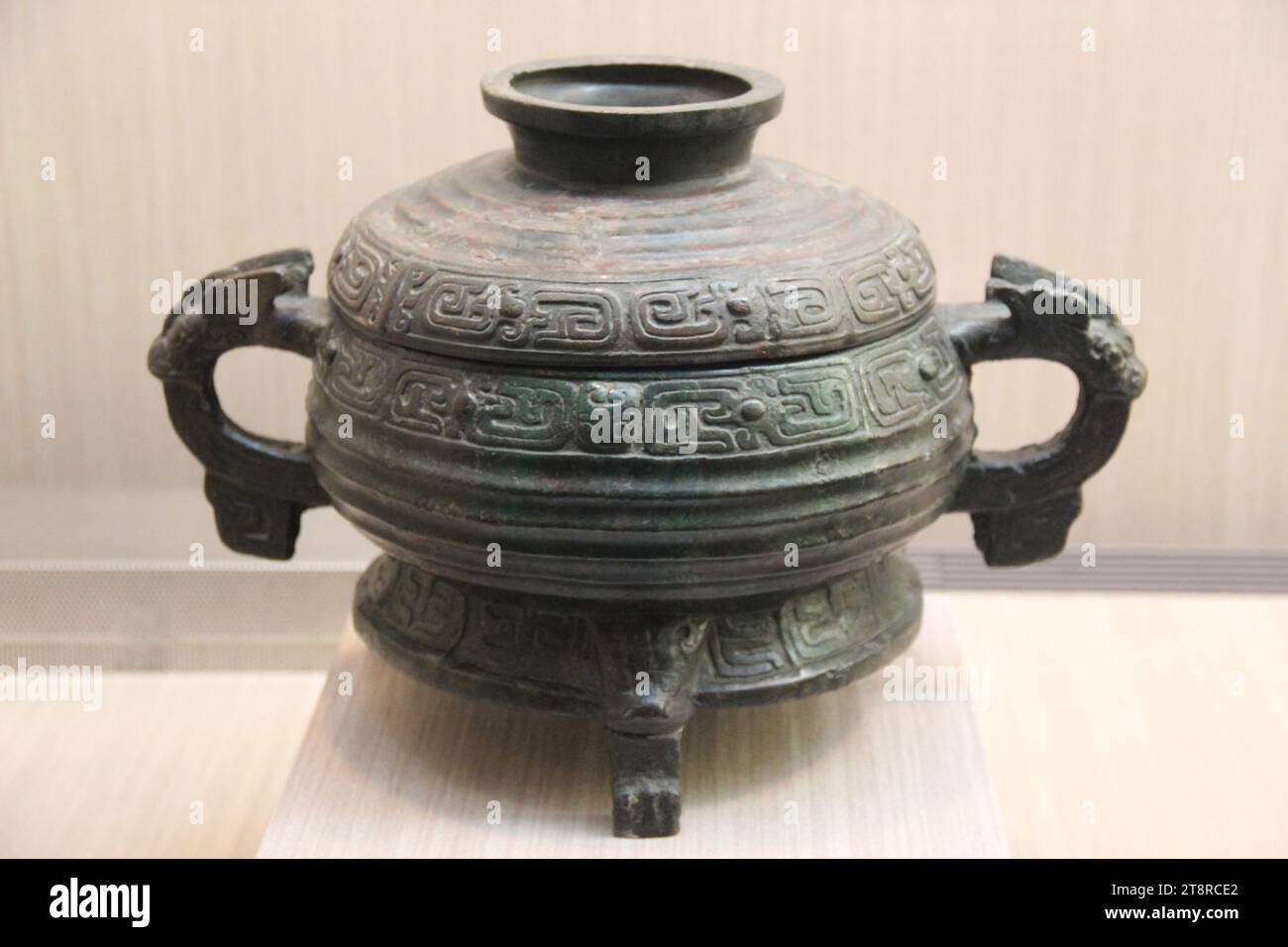 Bronze Gui, 8th-7th C. BC, Bronze gallery, Palace Museum, Taipei ...