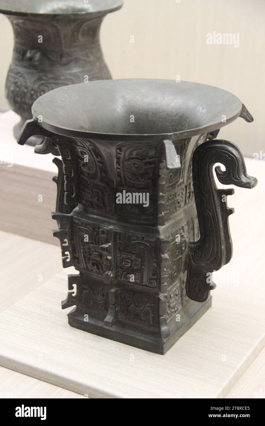 Bronze Zun, Mid Western Zhou, Bronze gallery, Palace Museum, Taipei ...