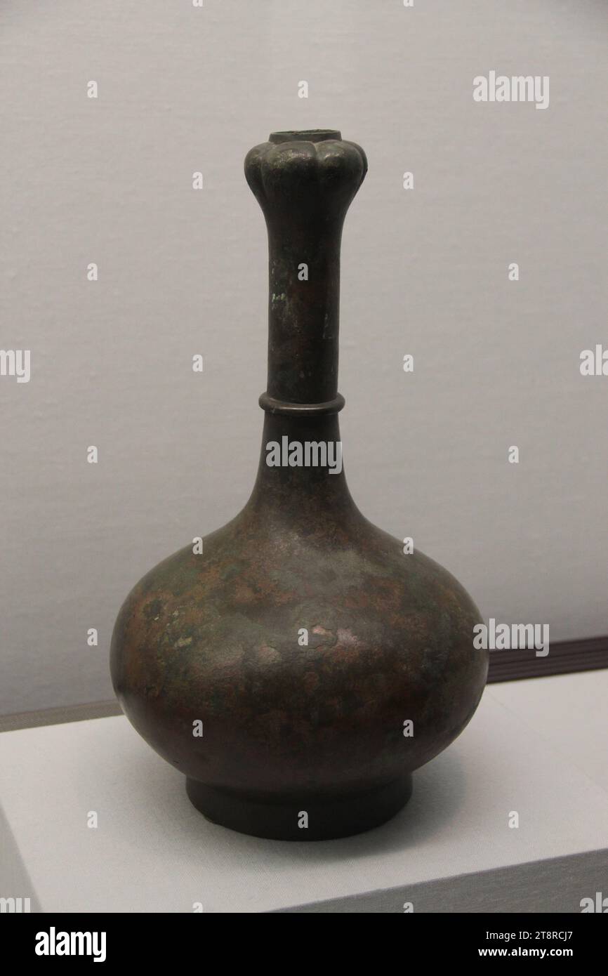 Early Western Han Bronze Hu, 3rd-2nd C. BC, Bronze gallery, Palace ...