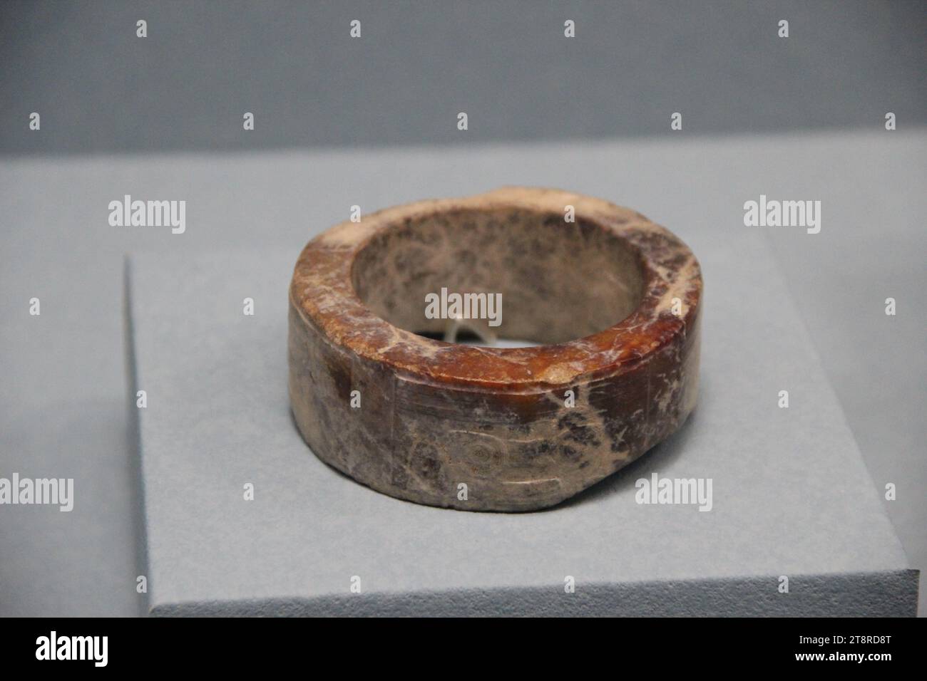 Jade Cong, Liangzhu Culture, Jade gallery, Palace Museum, Taipei ...