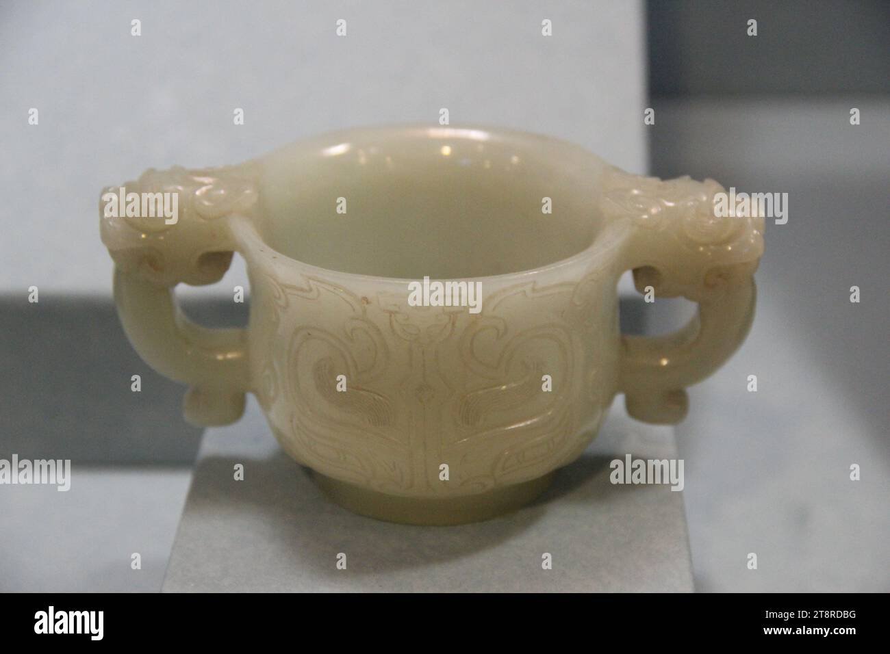 Jade Gui-Style Vessel, Southern Song-Yuan, Jade gallery, Palace Museum ...
