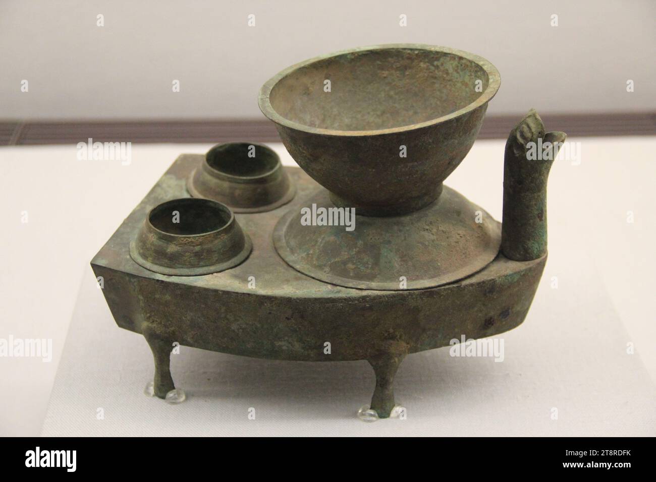 Han Bronze Zao Stove, Bronze gallery, Palace Museum, Taipei, Taiwan ...