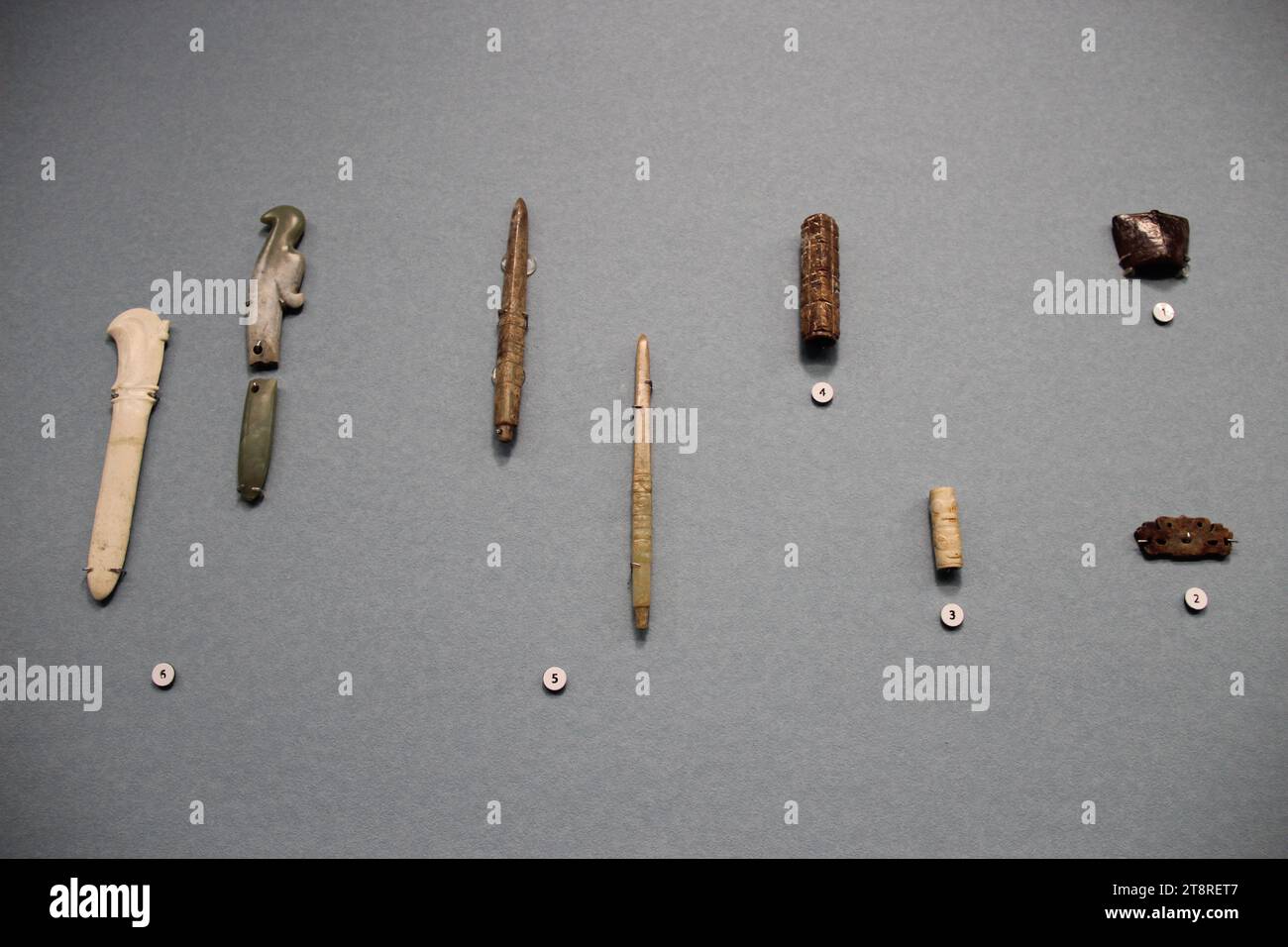 Liangzhu culture jade hi-res stock photography and images - Alamy