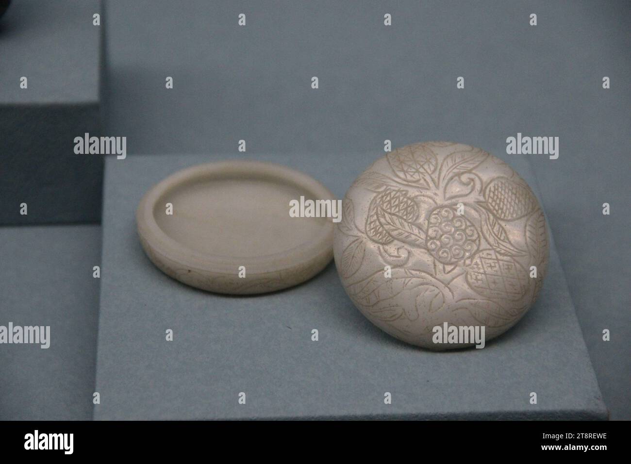 Ming jade case hi-res stock photography and images - Alamy