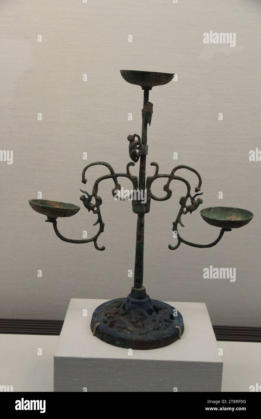 Han Bronze Lamp, Bronze gallery, Palace Museum, Taipei, Taiwan Stock ...
