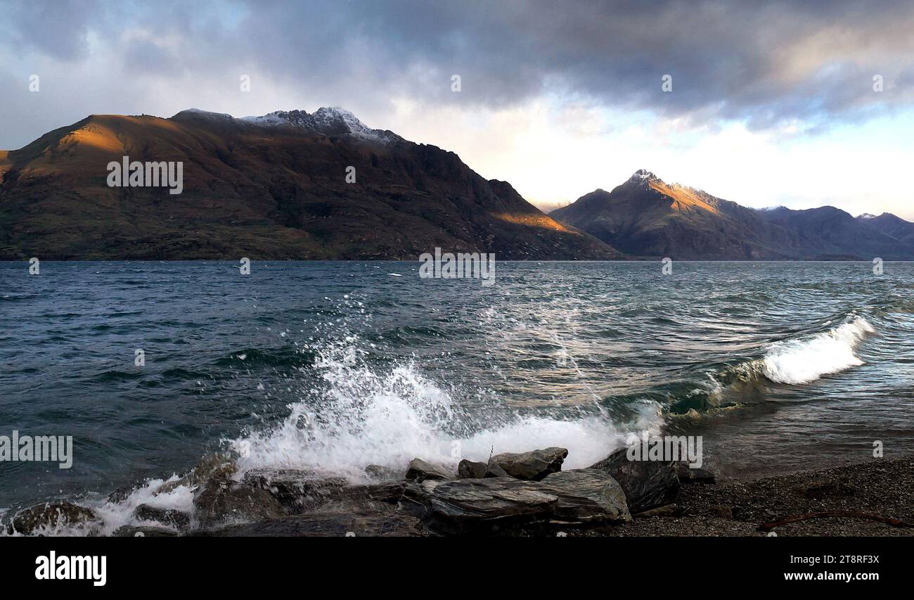 Perfect cartoon thunderbolt hi-res stock photography and images - Alamy