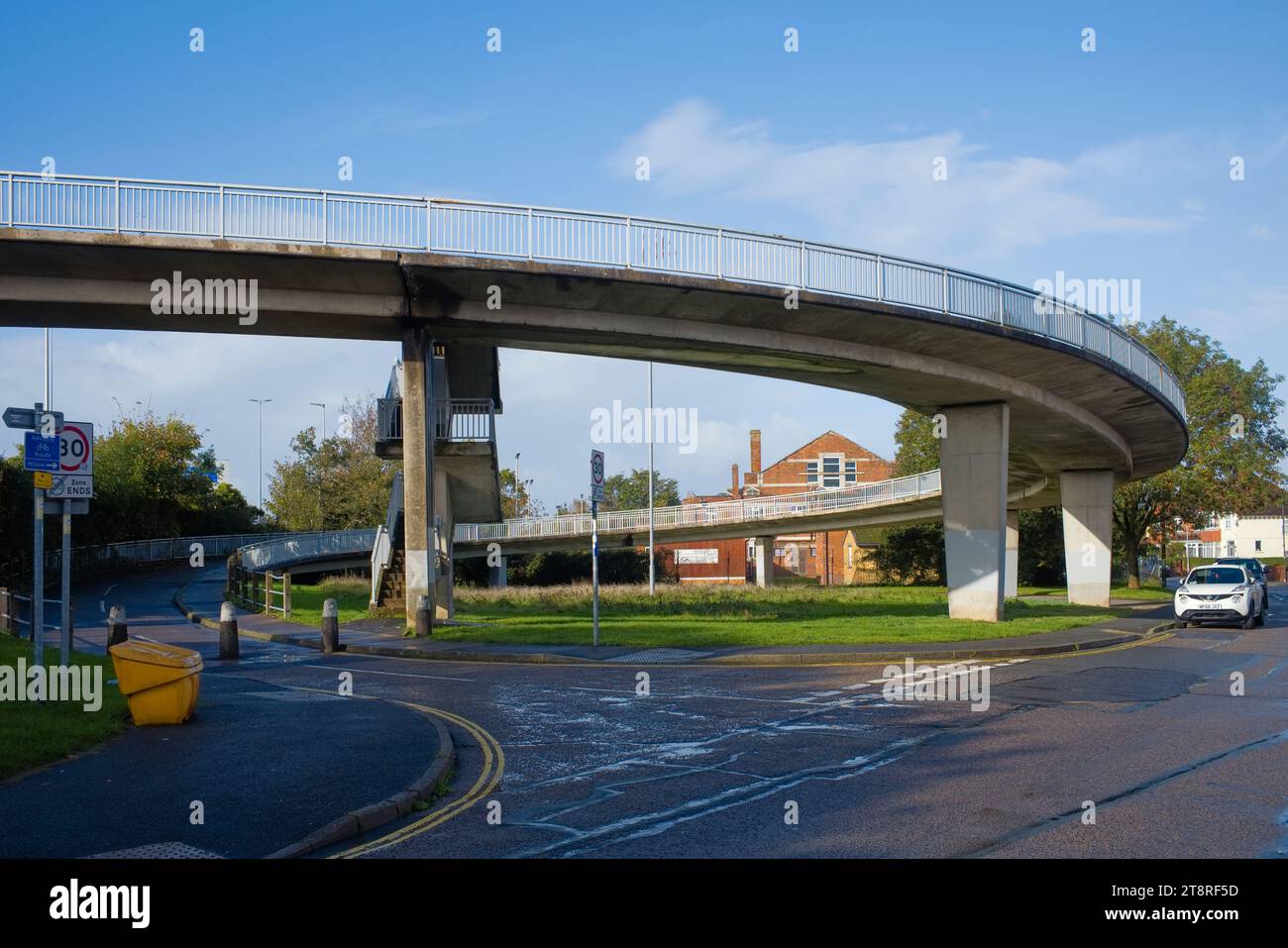 The Pitreavie Road footbridge that crosses the M25 and Ports Creek from ...