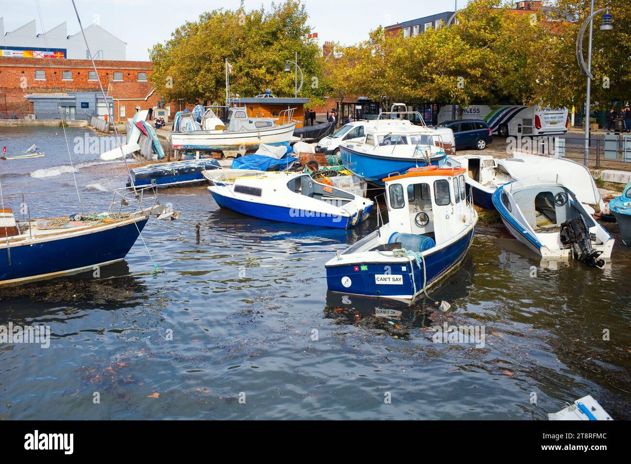 Outside dockyard gate hi-res stock photography and images - Alamy