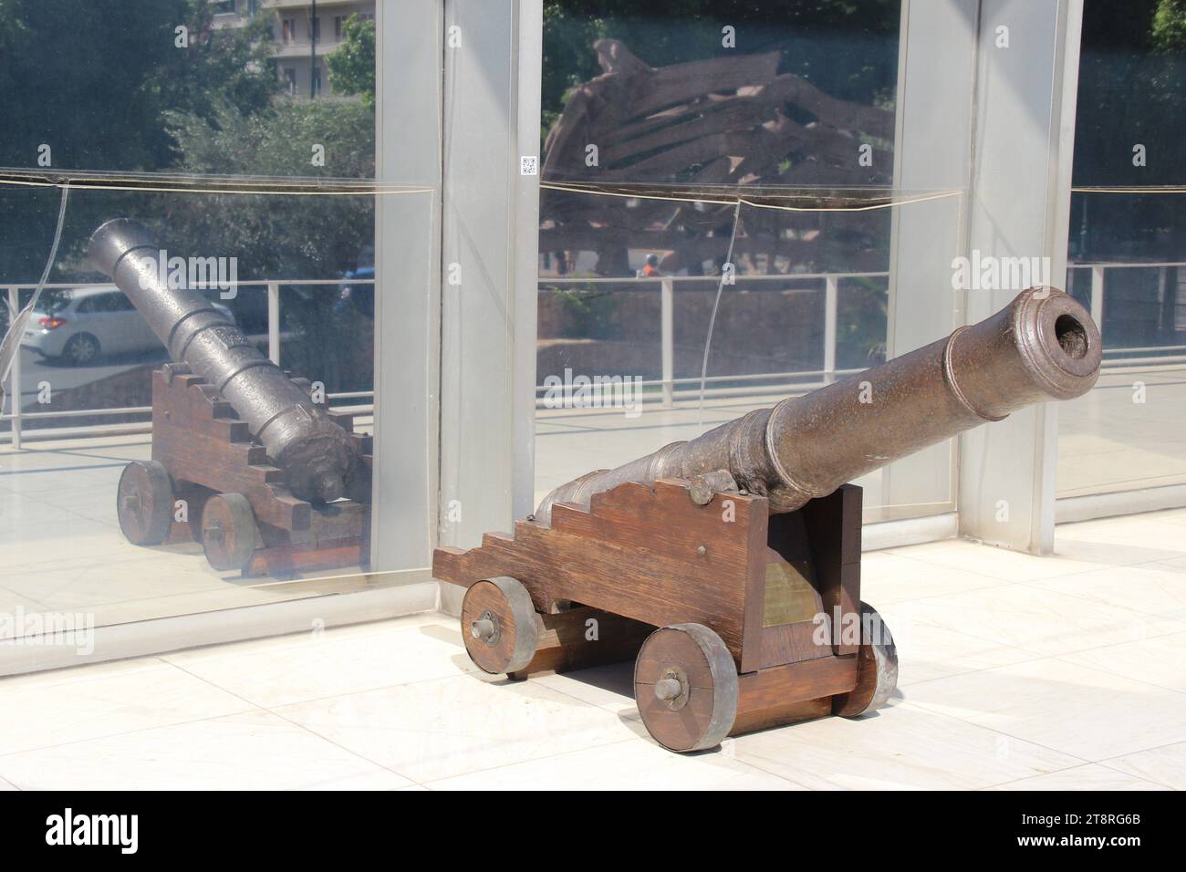 Hellenic War Museum British Muzzle Loading Naval Gun, Athens War Museum ...