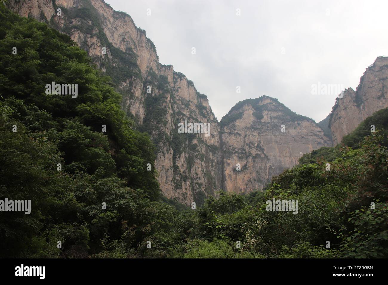 Yuntai shan national geopark hi-res stock photography and images - Alamy
