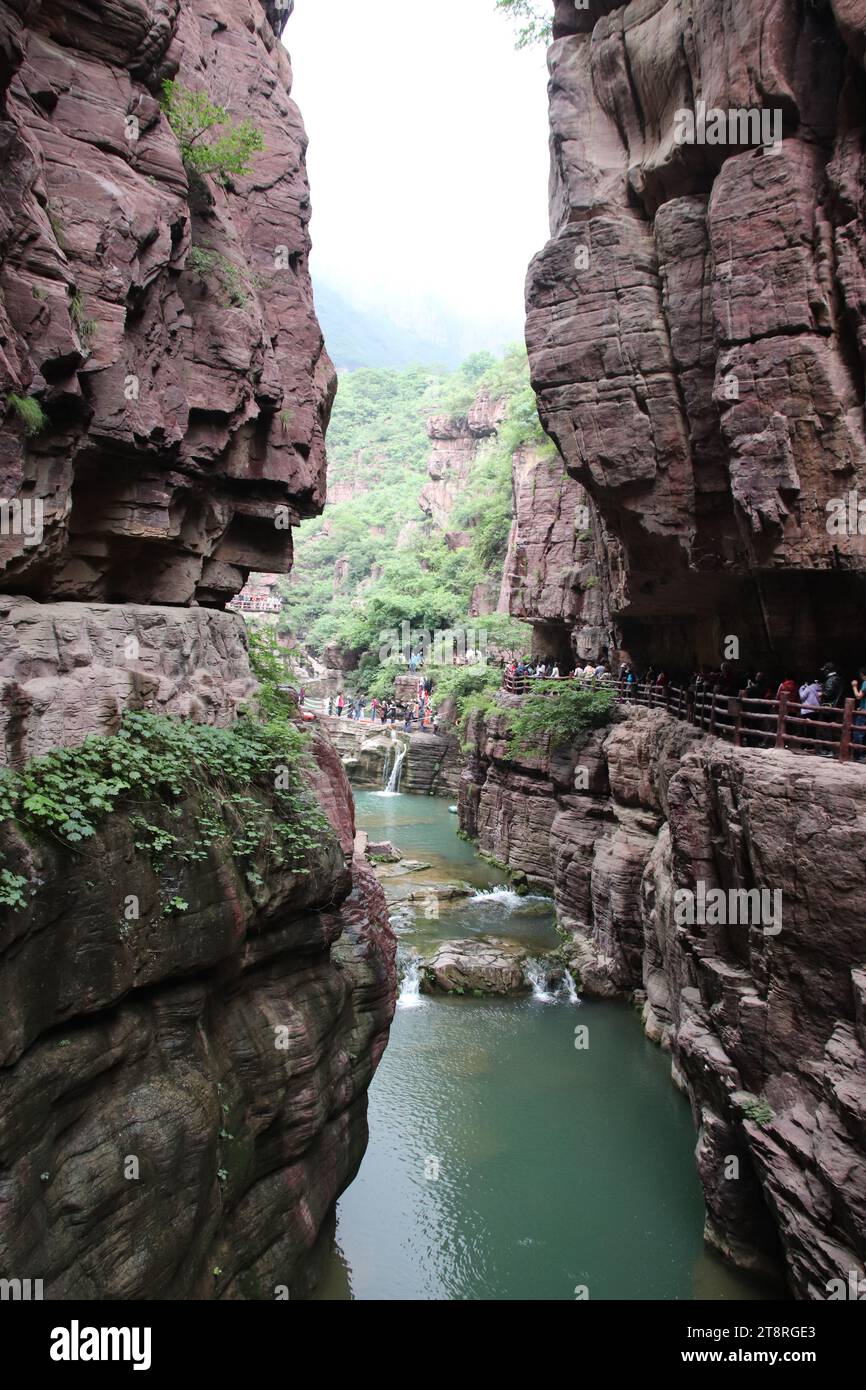 Yuntai Mountain Red-stone Gorge, Yuntai Shan National Geopark, Henan ...