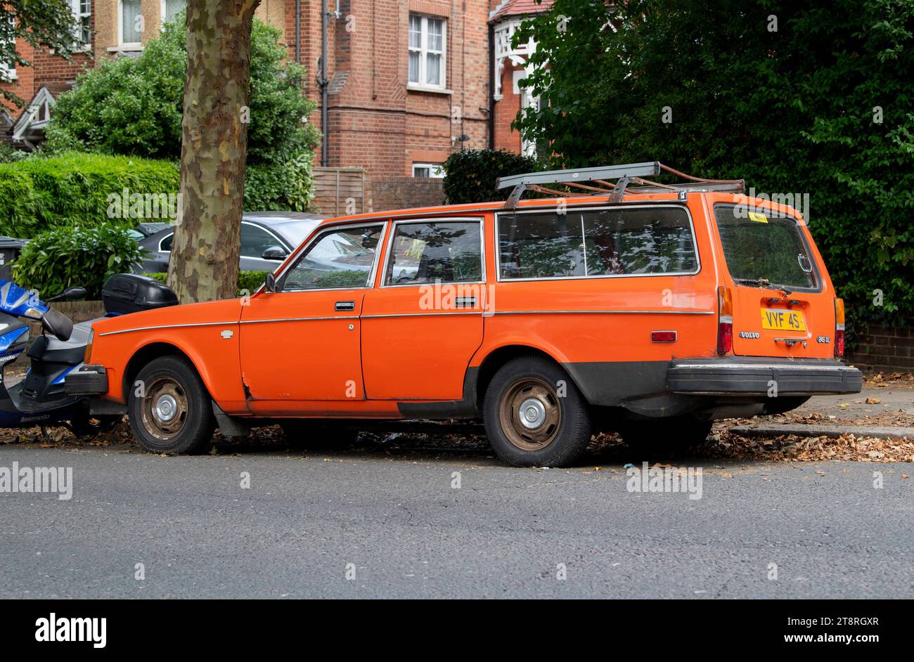 Volvo 240 estate hi-res stock photography and images - Alamy