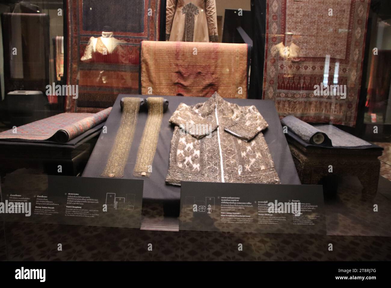 Thai Royal Textiles, Royal Textile Gallery, National Museum of Thailand ...