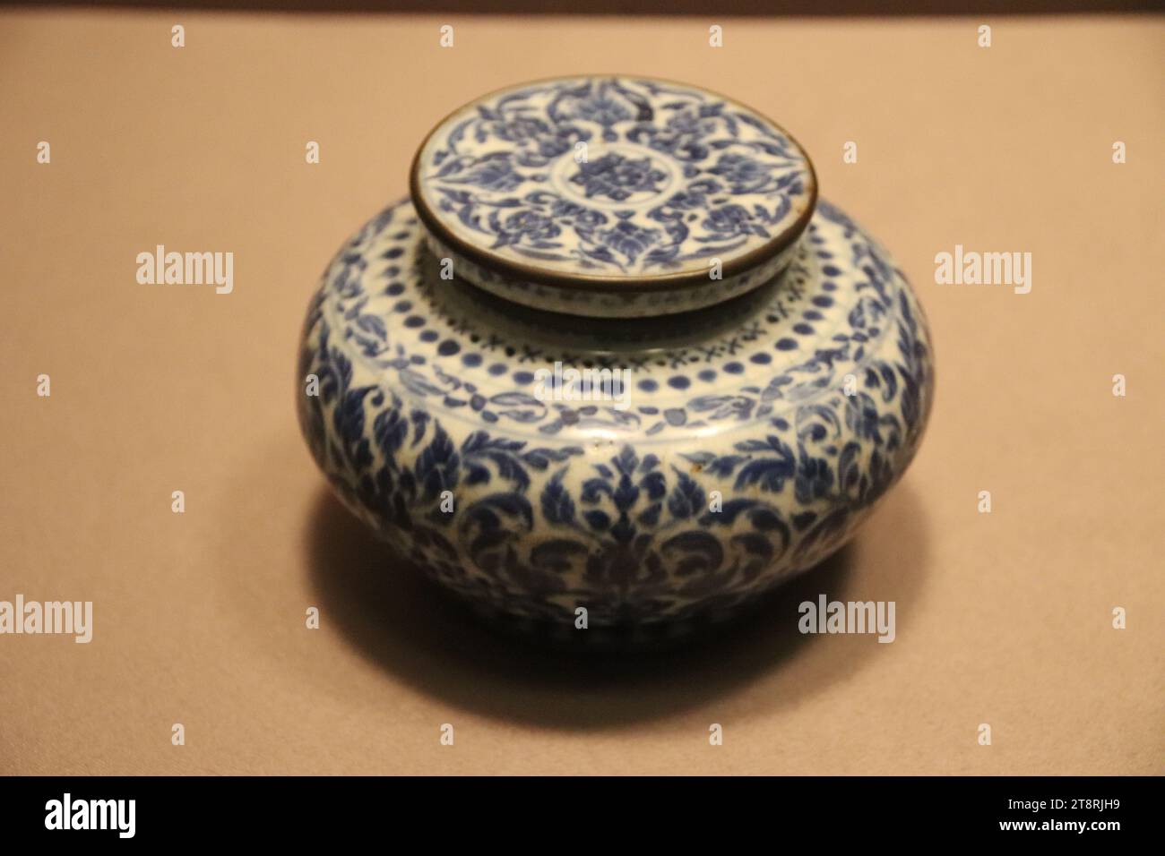 Porcelain Jar, Gallery of Thai History, National Museum of Thailand ...