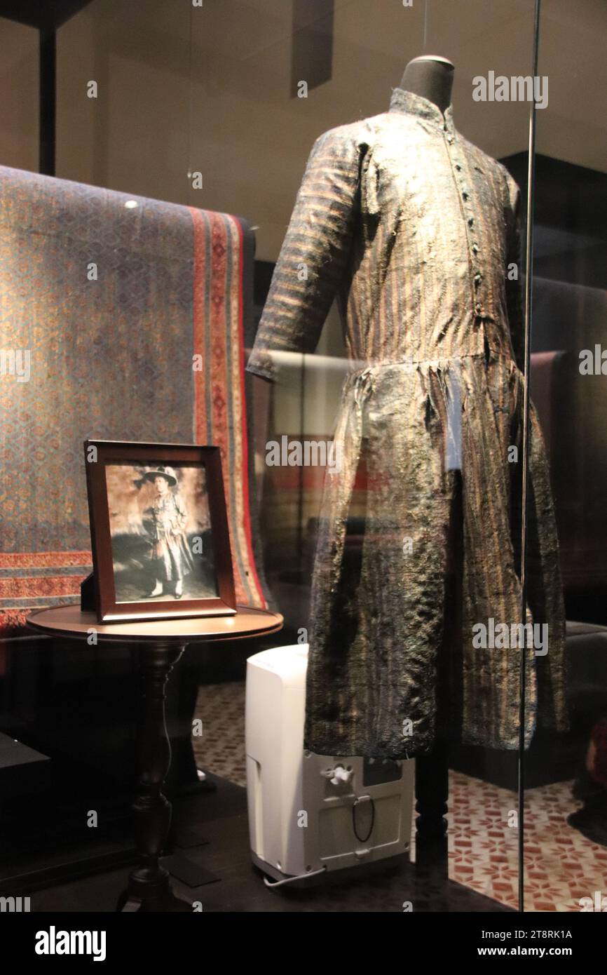 Thai Royal Textiles, Royal Textile Gallery, National Museum of Thailand ...