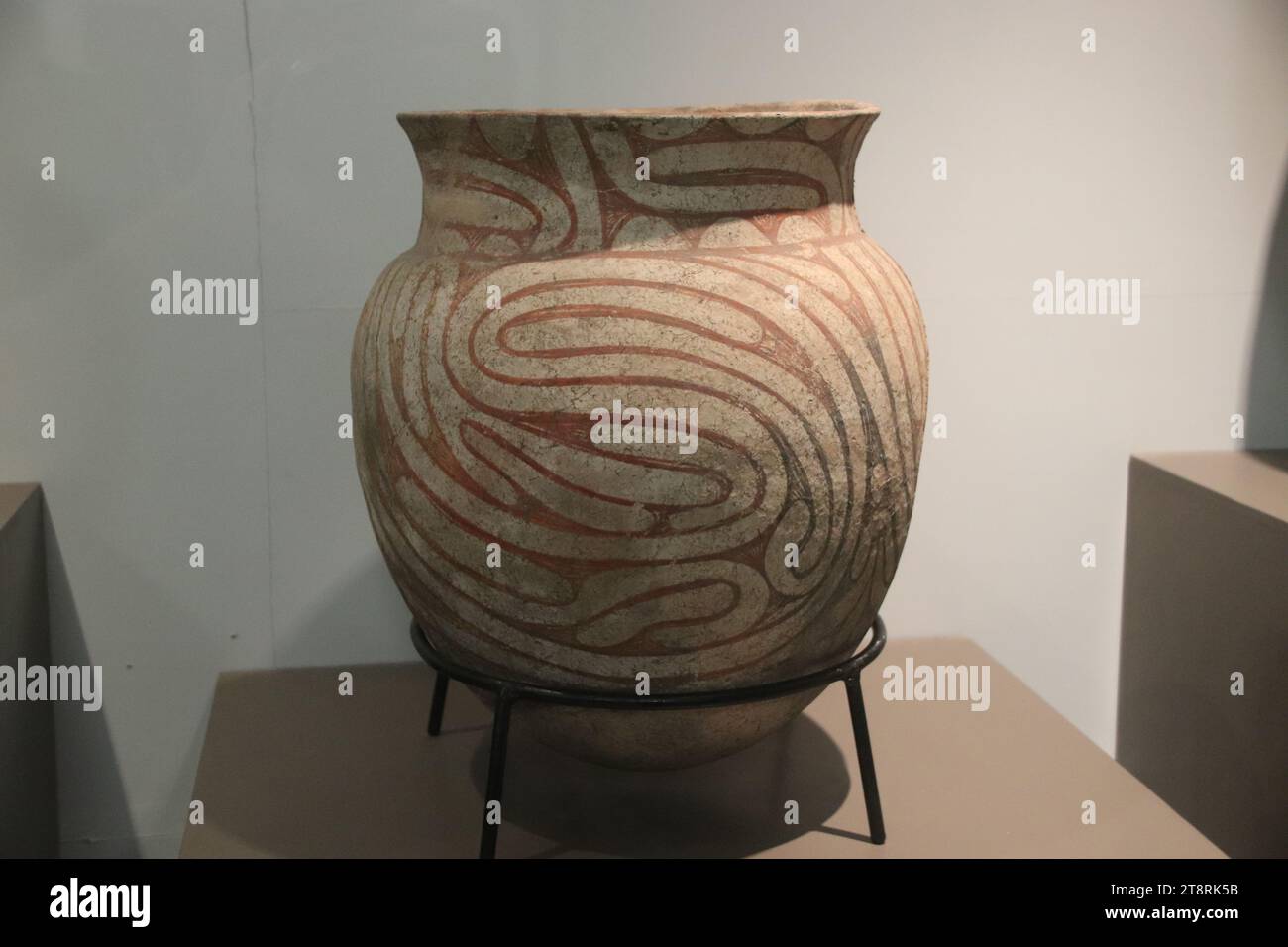 Ban Chiang Pottery, National Museum of Thailand, Bangkok Stock Photo ...