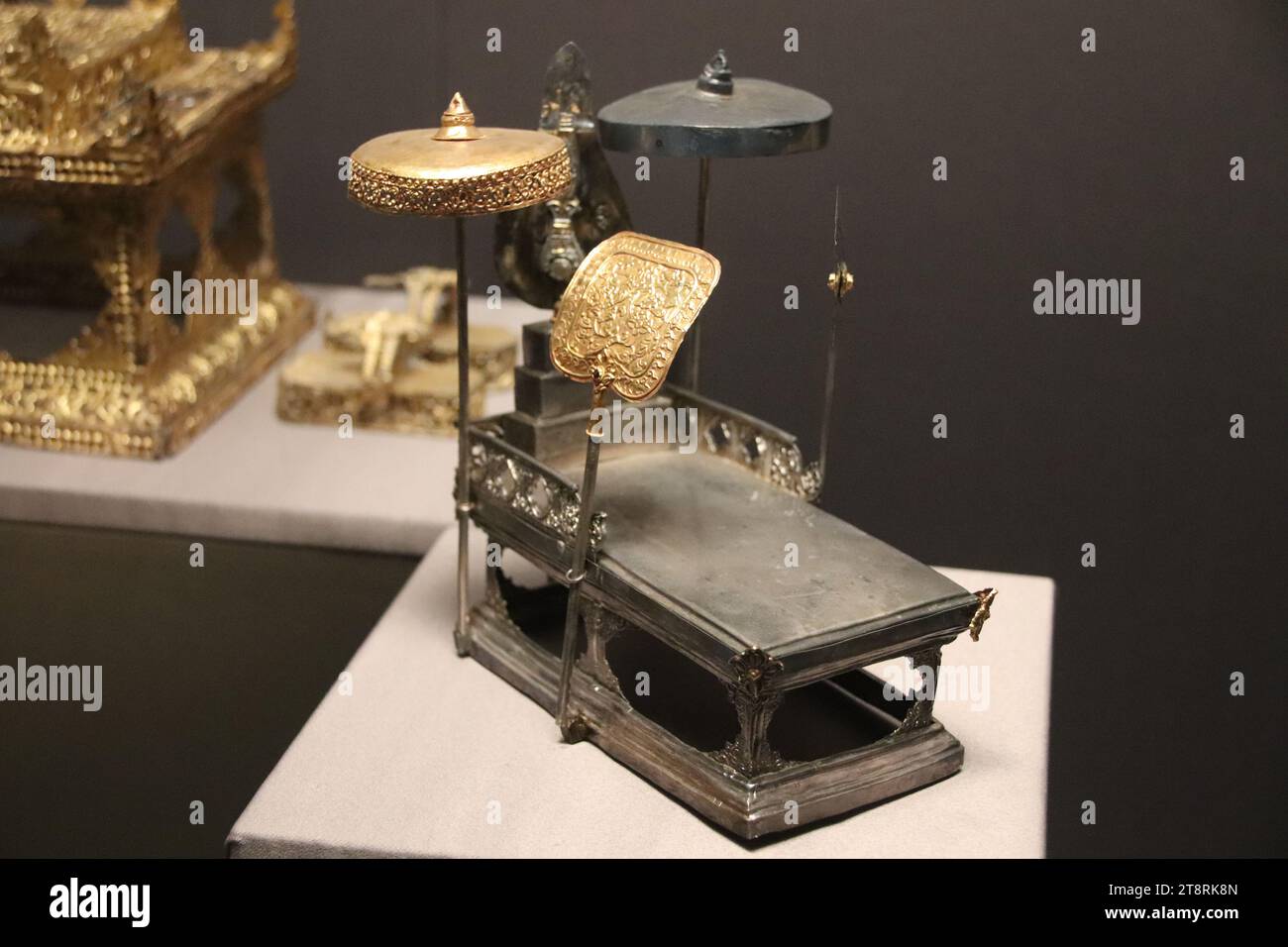 Lanna Art: Miniature Throne, 16th Cent, Gallery of Thai History ...