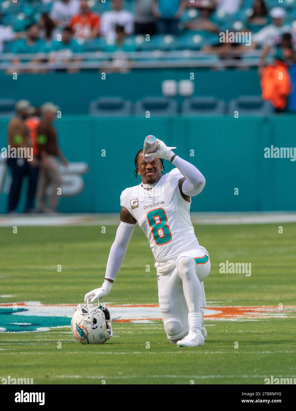 Miami Dolphins safety Jevon Holland (8) takes a knee before an NFL ...