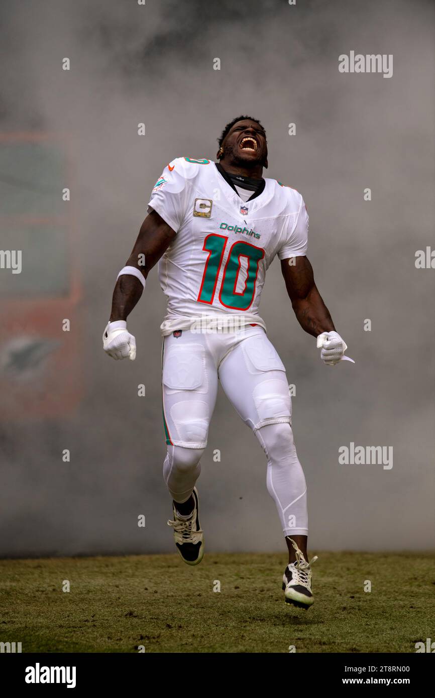 Miami Dolphins wide receiver Tyreek Hill (10) runs onto the field ...