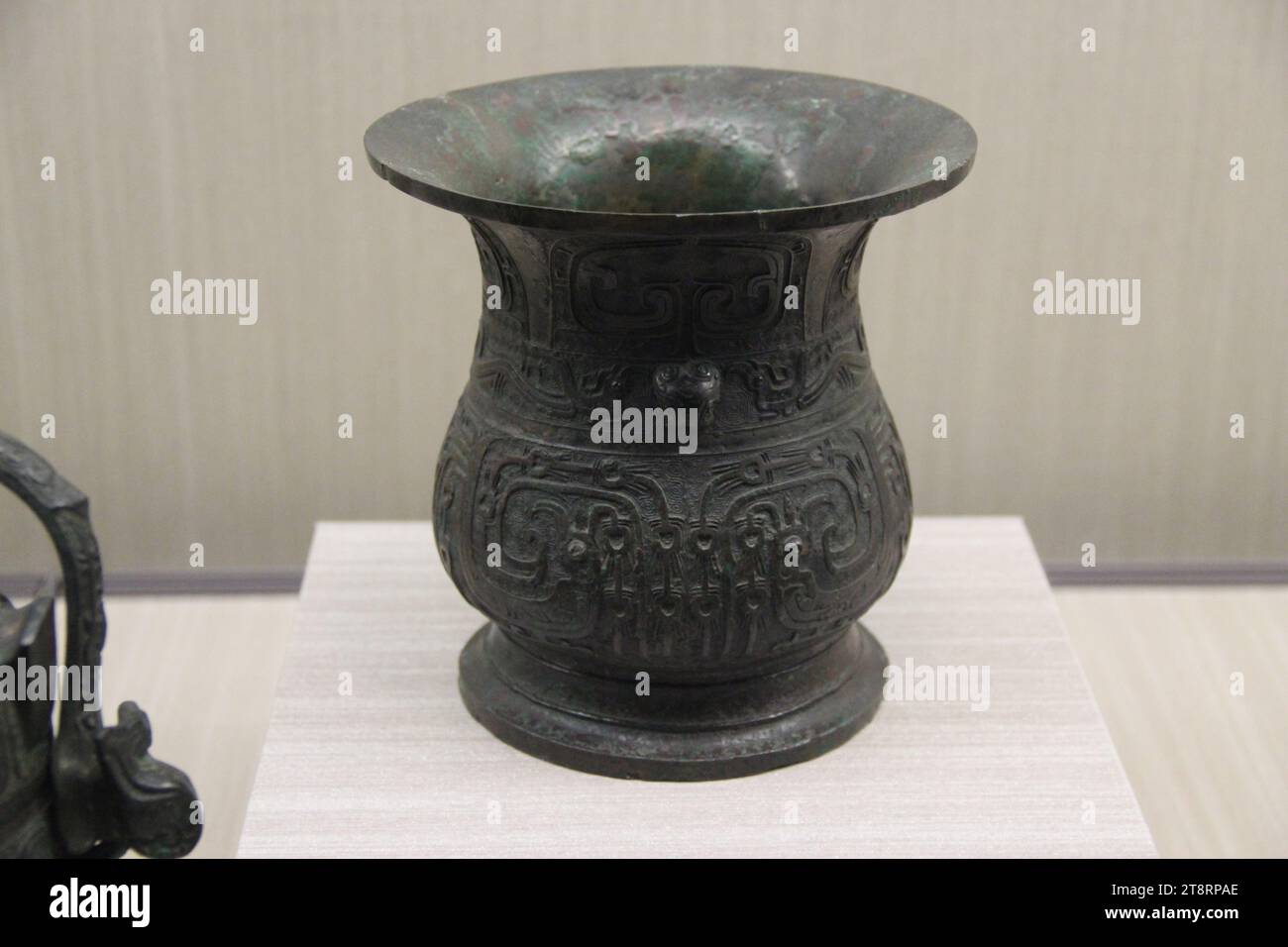 Bronze Zun, Mid Western Zhou, Bronze gallery, Palace Museum, Taipei ...