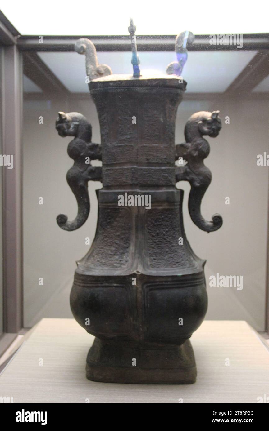 Warring states bronze hu hi-res stock photography and images - Alamy