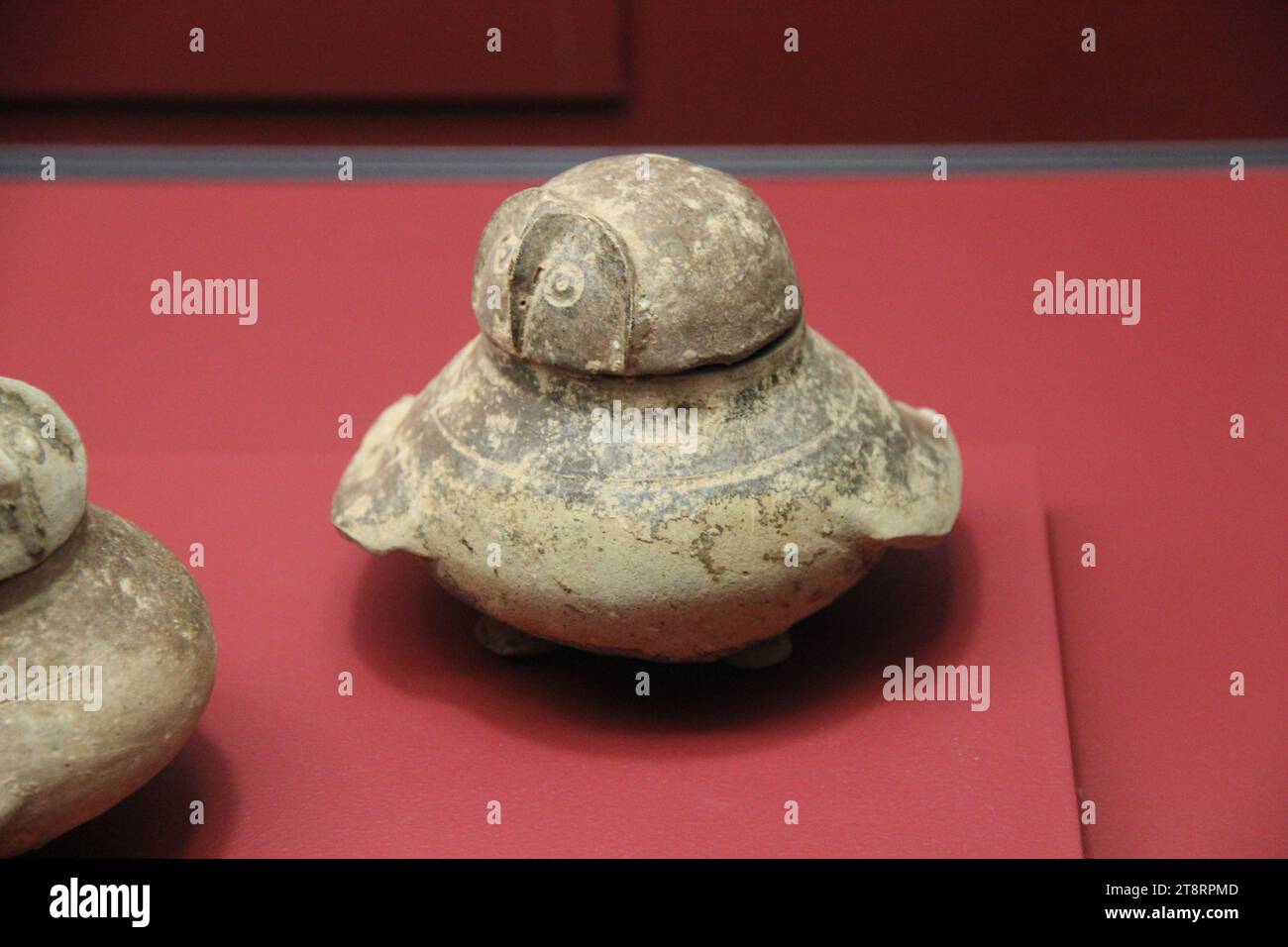 Han Pottery Owl, Pottery and Porcelain Gallery, Palace Museum, Taipei ...