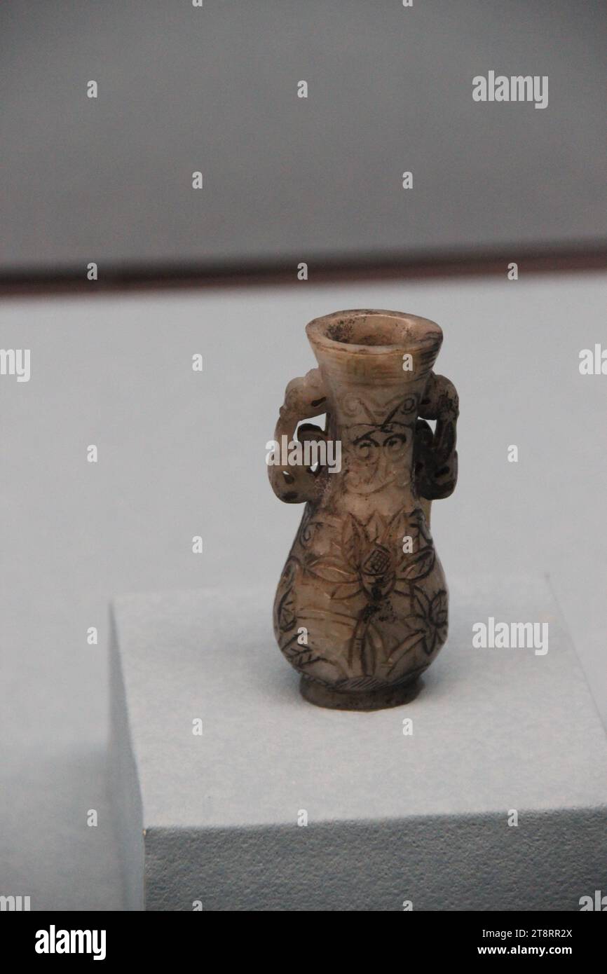 Ming Jade Vase, Jade gallery, Palace Museum, Taipei, Taiwan Stock Photo ...
