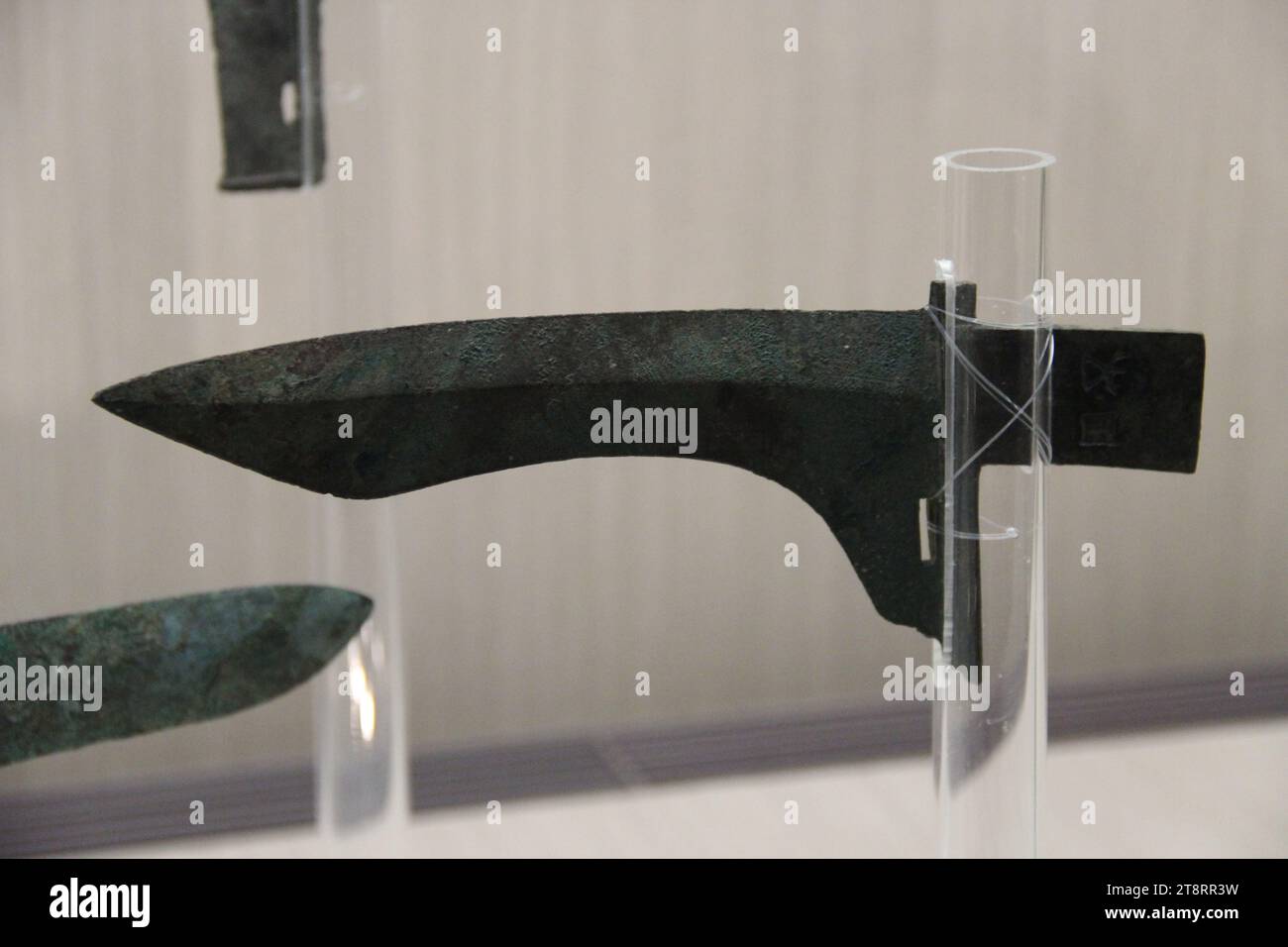 Early western zhou bronze ge dagger axe hi-res stock photography and ...