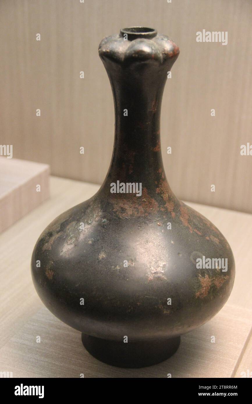 Qin Bronze Hu, 221-207 BC, Bronze gallery, Palace Museum, Taipei ...