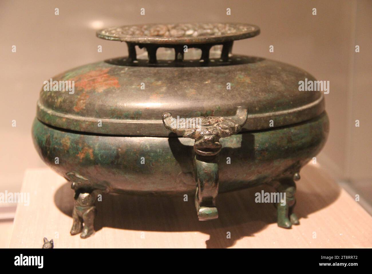 Spring & Autumn Bronze He, 7th-5th C. BC, Bronze gallery, Palace Museum ...
