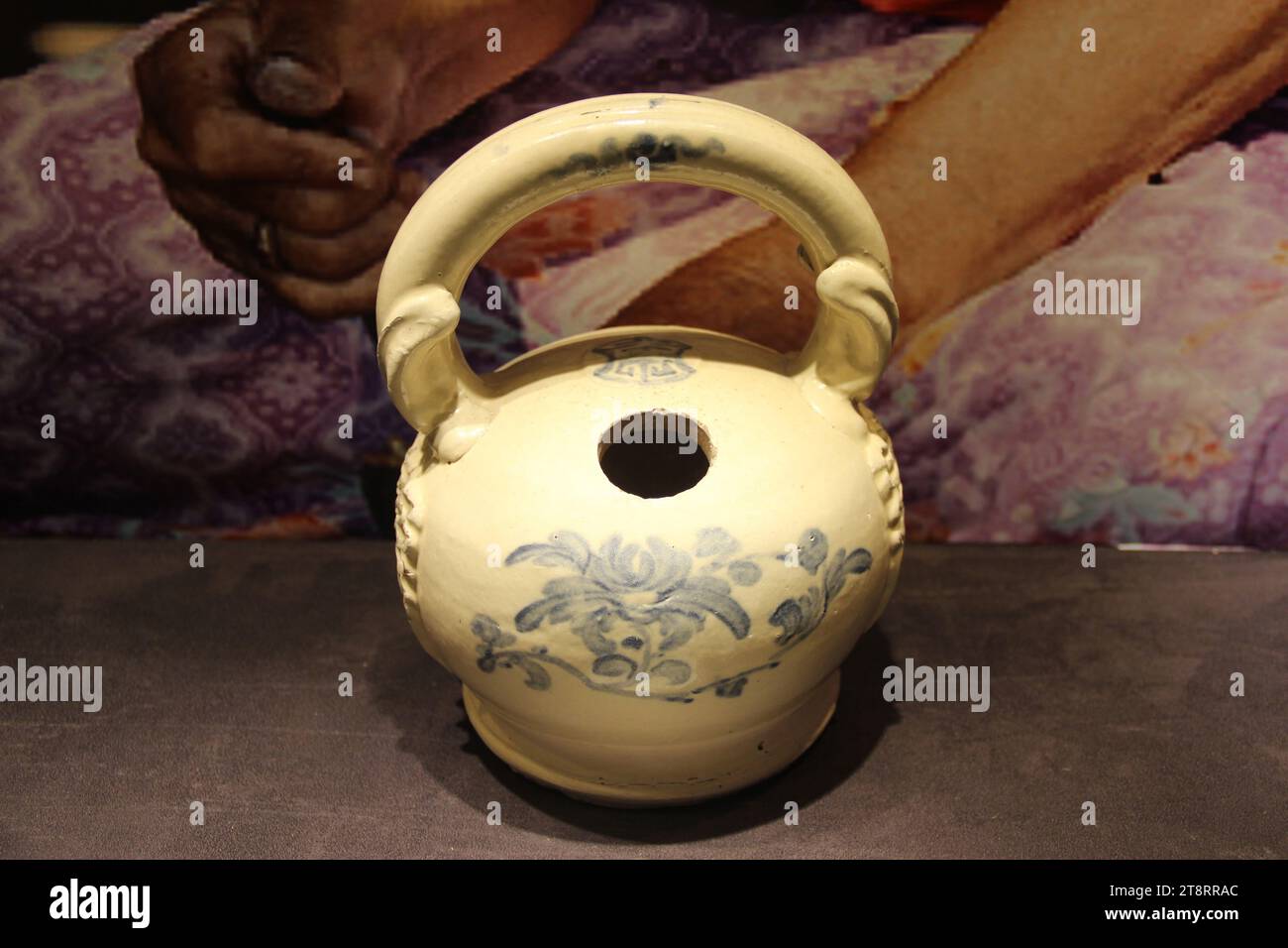 Vietnamese Porcelain Lime Pot, National Museum of History, Taipei ...