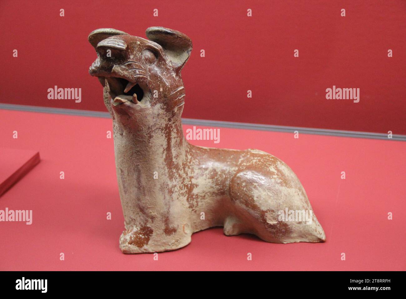 Han Pottery Dog, Pottery and Porcelain Gallery, Palace Museum, Taipei ...