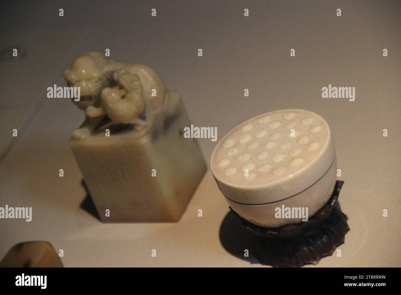 Qing Precious Objects of the Scholar's Study, Exhibit of Precious ...