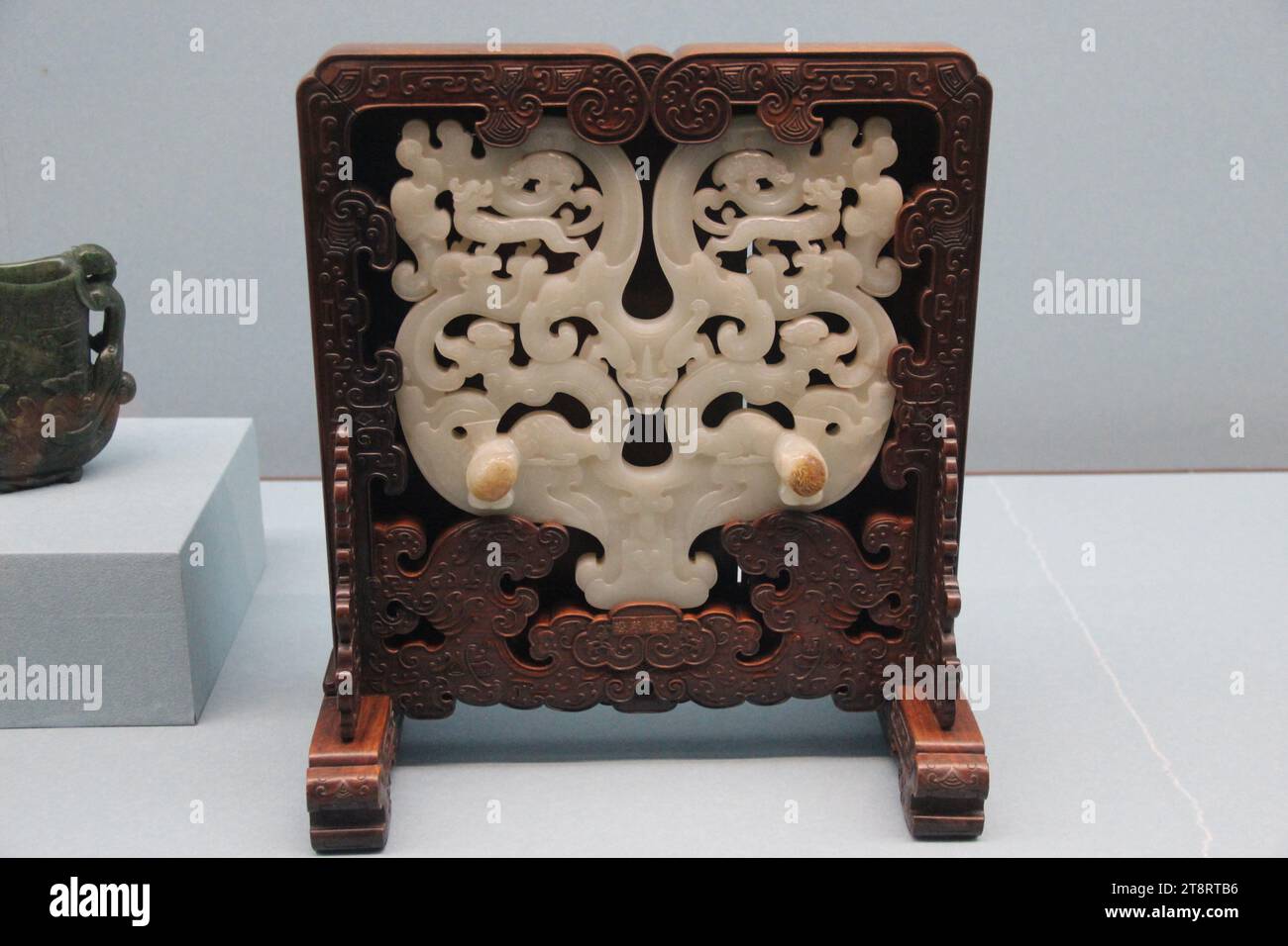 Qing Jade Table Screen, Qianlong Reign, Jade gallery, Palace Museum ...