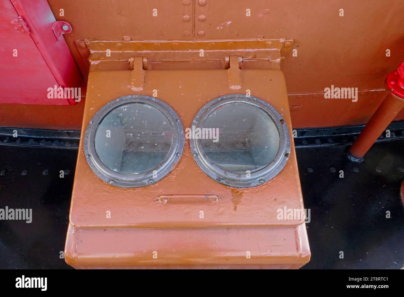 Round boat window hi-res stock photography and images - Alamy