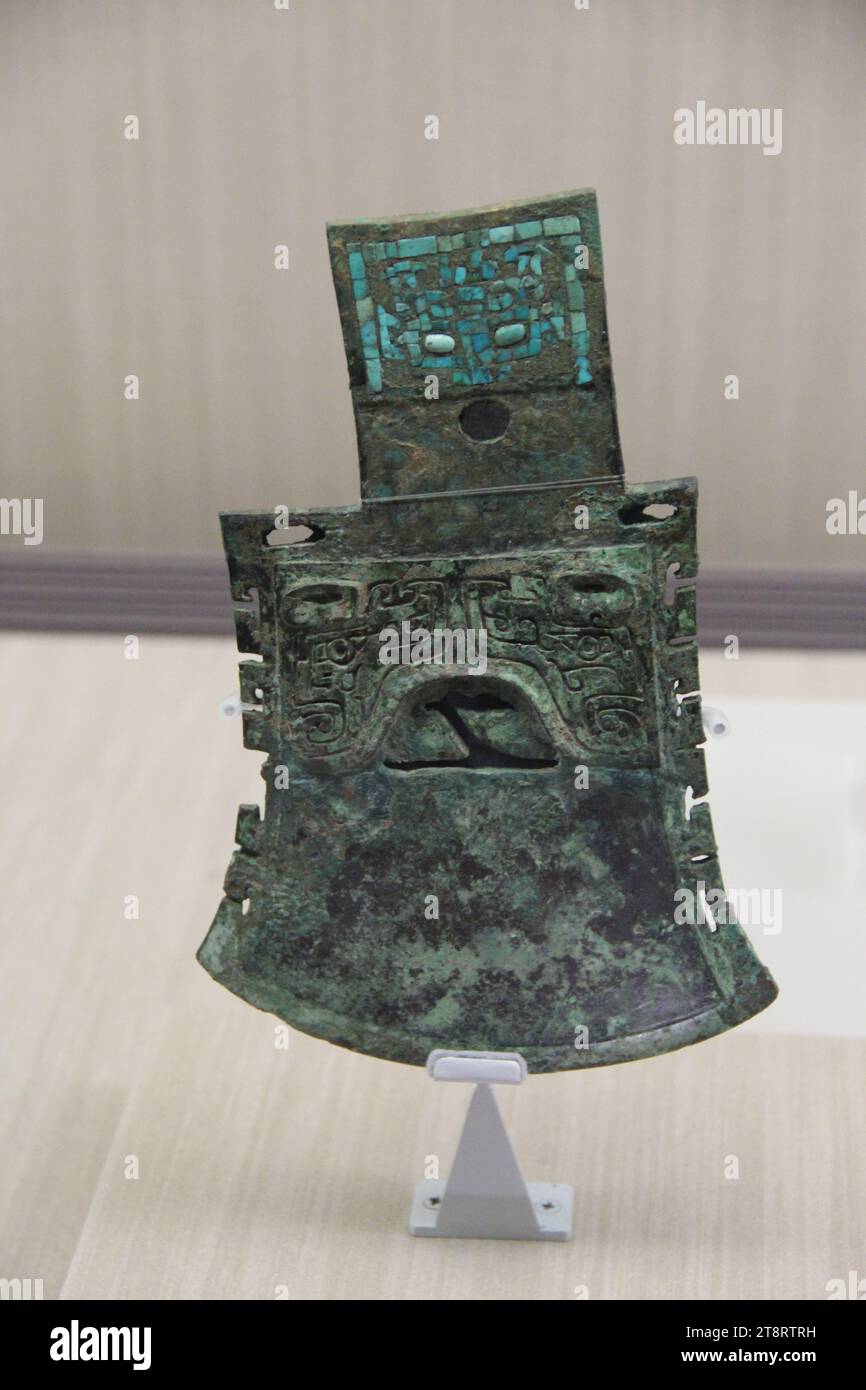 Bronze 'yue' axe hi-res stock photography and images - Alamy