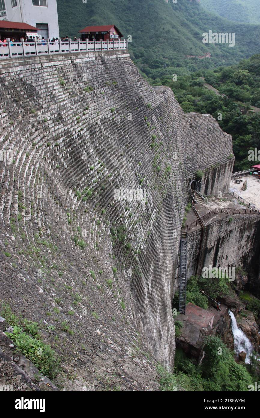 2018 yuntai mountain red stone gorge dam hi-res stock photography and ...
