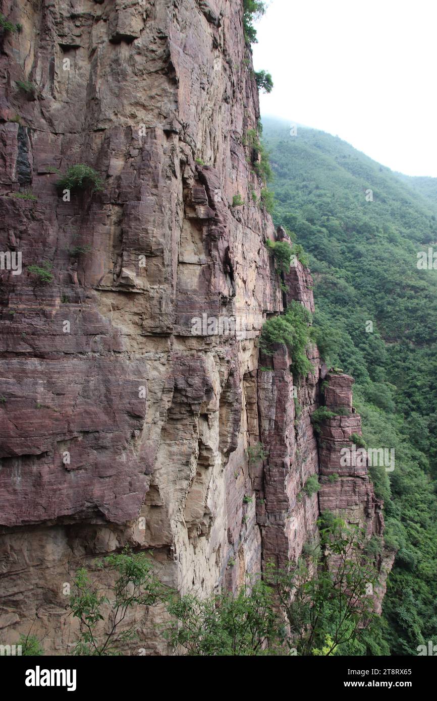 Yuntai Mountain Red-stone Gorge, Yuntai Shan National Geopark, Henan ...