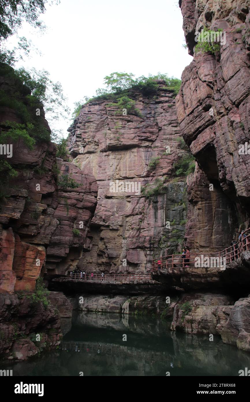 Yuntai Mountain Red-stone Gorge, Yuntai Shan National Geopark, Henan ...