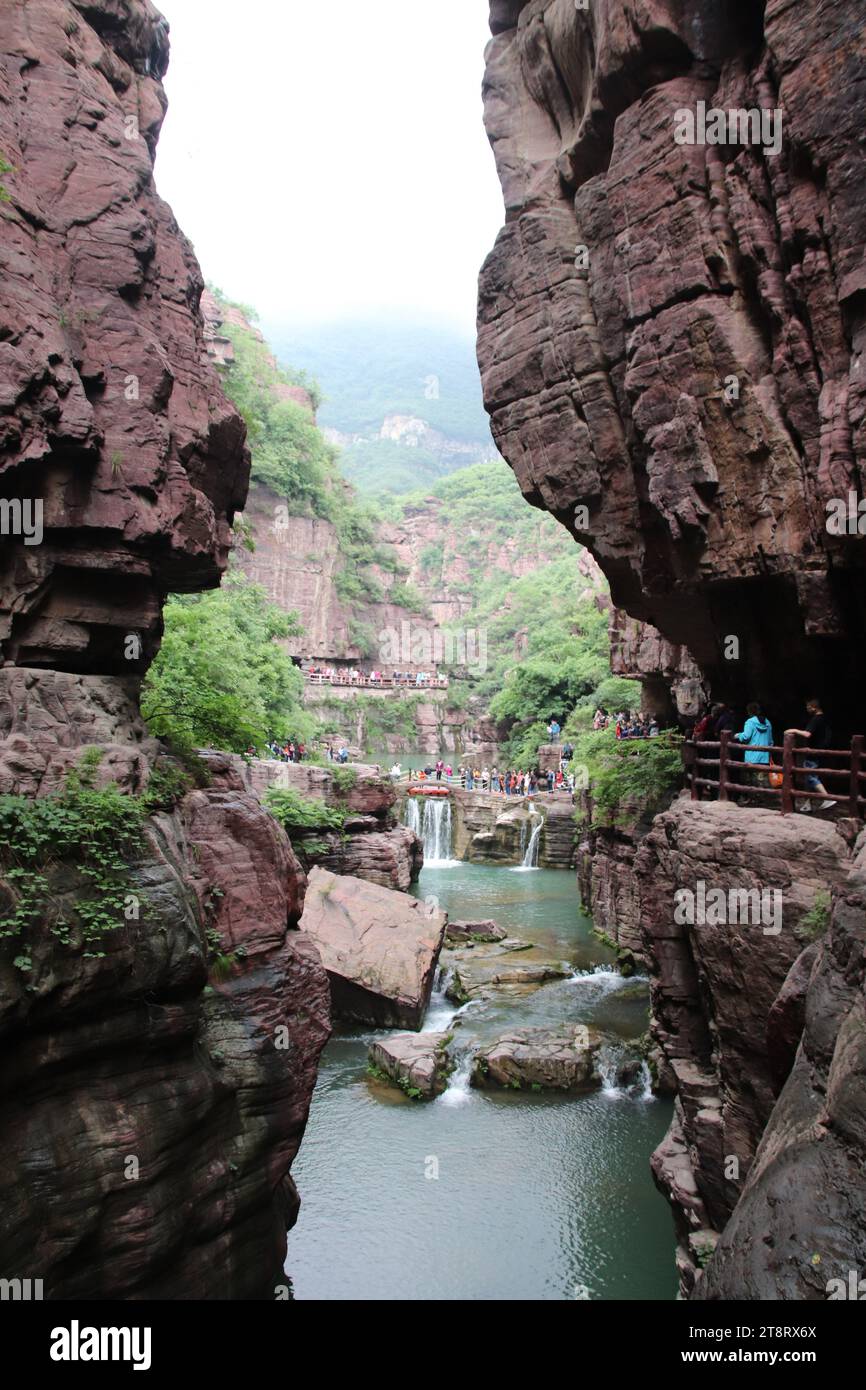 Yuntai Mountain Red-stone Gorge, Yuntai Shan National Geopark, Henan ...