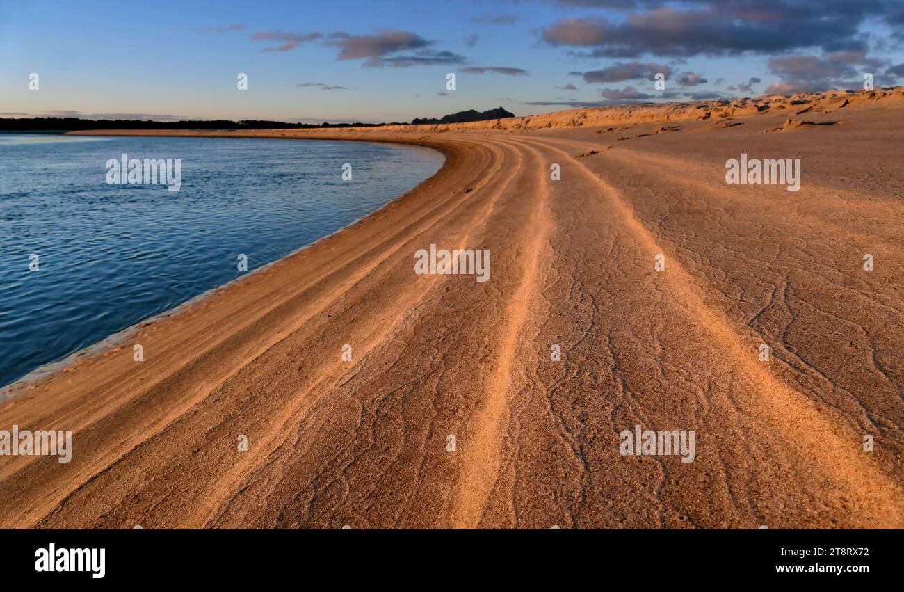 Tide lines at Sunset, Sunset at the Ruakaka river mouth Beam Bay ...