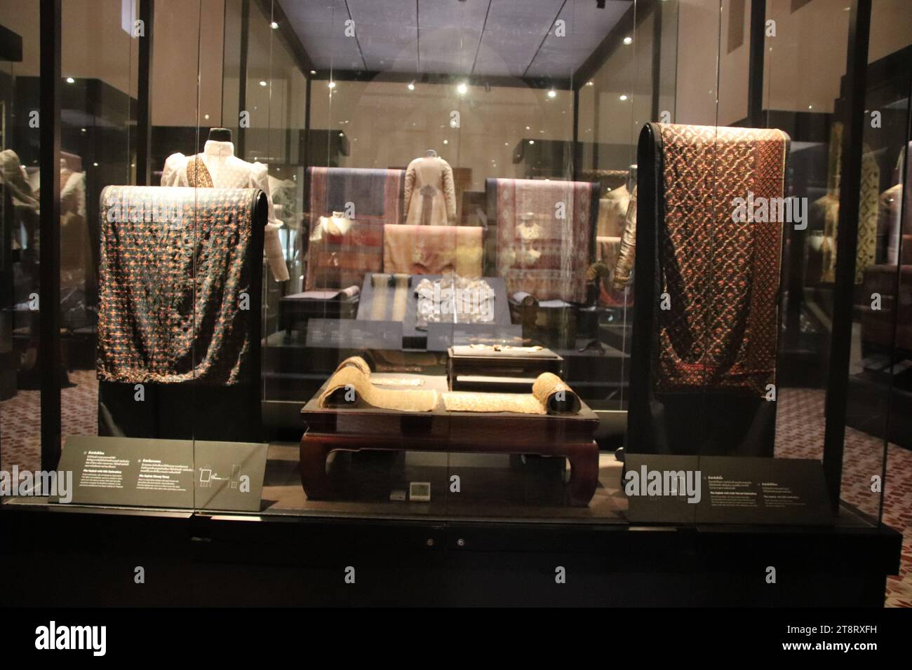 Thai Royal Textiles, Royal Textile Gallery, National Museum of Thailand ...