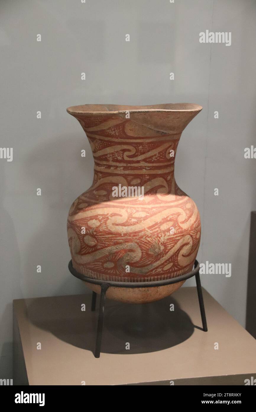 Ban Chiang Pottery, National Museum of Thailand, Bangkok Stock Photo ...