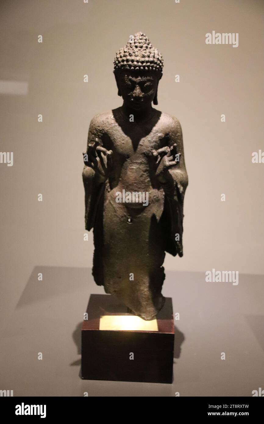 Dvaravati Art: Bronze Buddha, Gallery of Thai History, National Museum ...