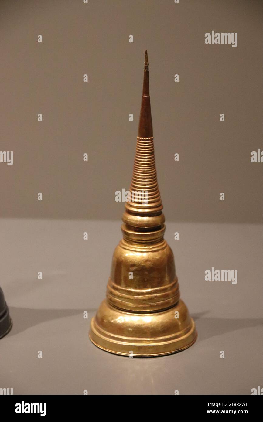 Ayutthaya Art: Gold Miniature Stupa, Gallery of Thai History, National ...