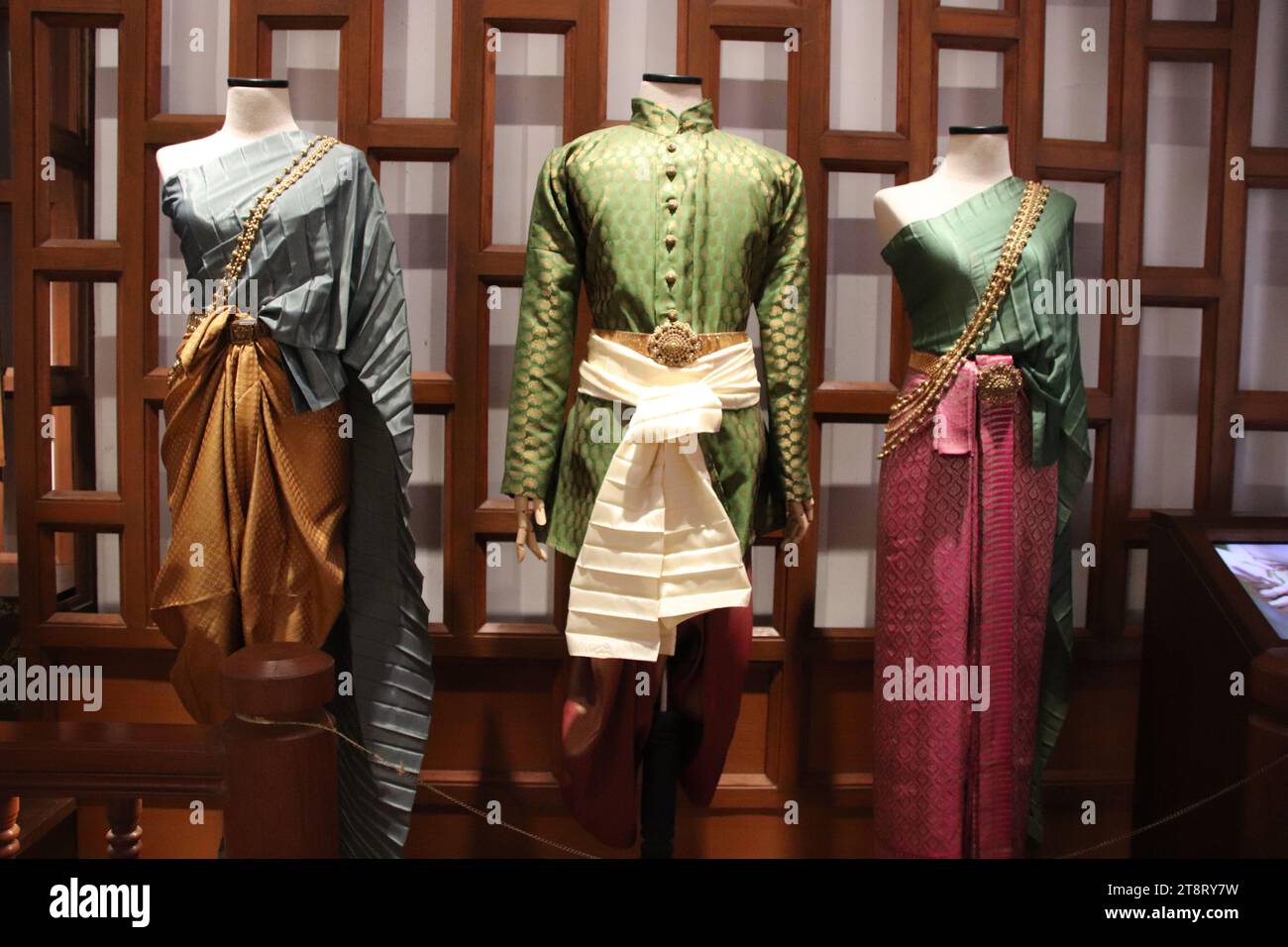 Thai Royal Textiles, Royal Textile Gallery, National Museum of Thailand ...